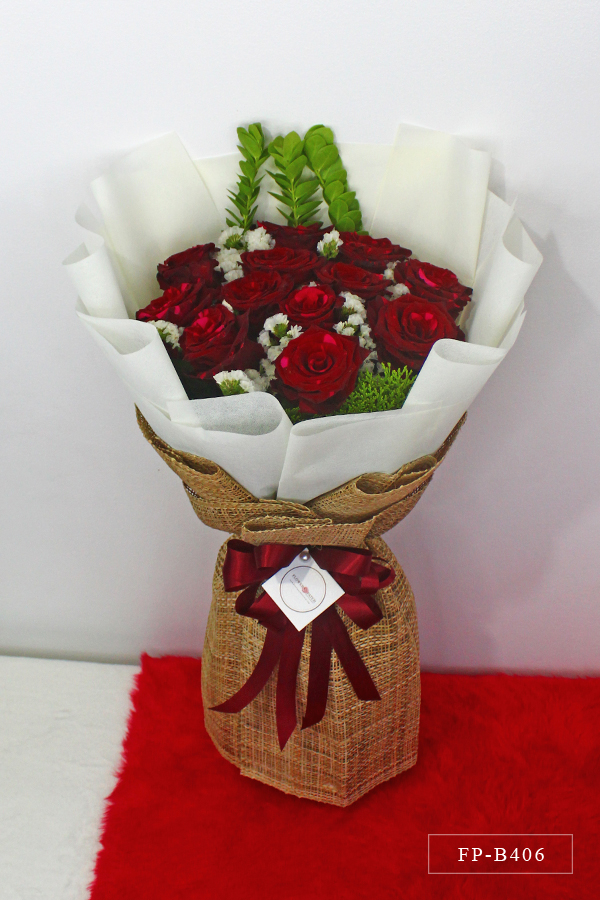 Bouquet of 1 Dozen Ecuadorian Red Roses | Flower Patch - Online Flower ...